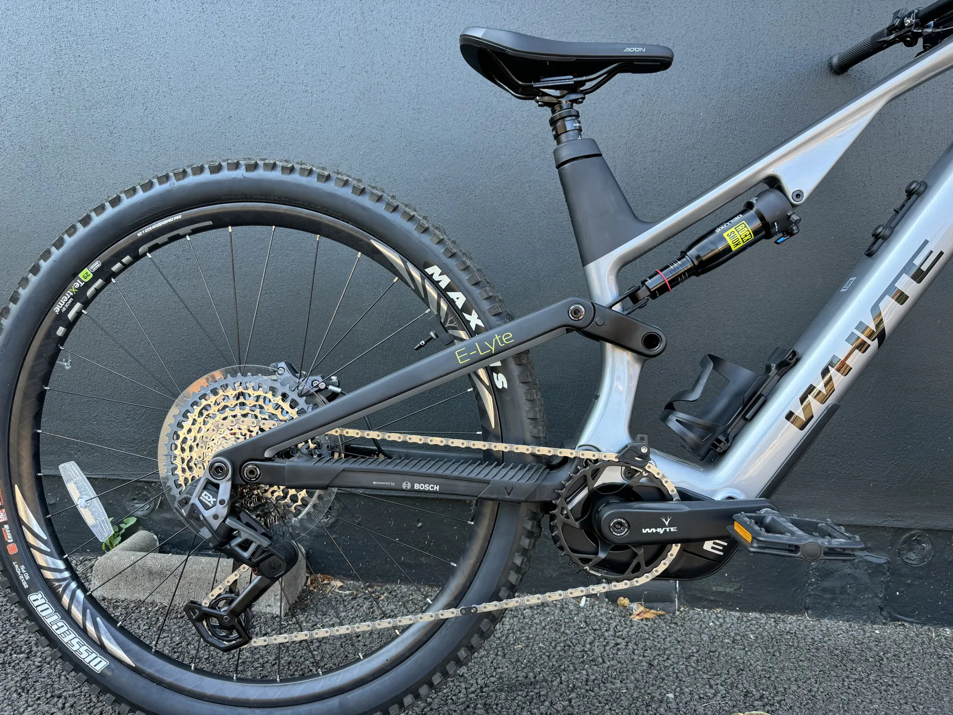 Whyte Bikes ELyte 150 RSX Trail/Enduro E-bike in Gloss Silver w/ UD Carbon